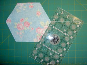Hexagons Tutorial-Preparing to Sew – Artquiltmaker Blog